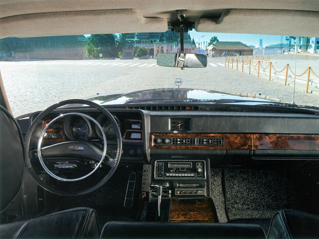 ZIL 4104 technical specifications and fuel economy